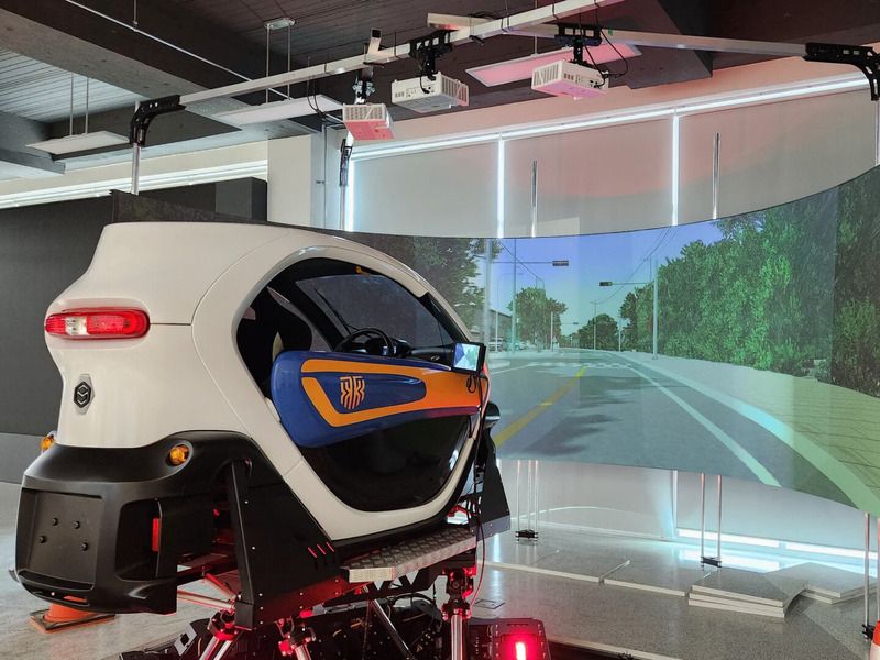 Full Cabin Driving Simulator Based On 6dof Motion Platform | Halldale Group